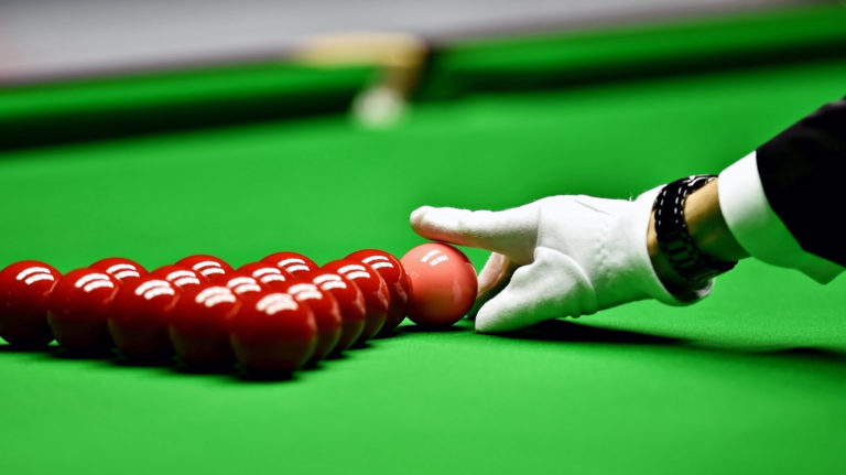 7 Easy To Learn Snooker Shots For First Timers - Top of The Cue